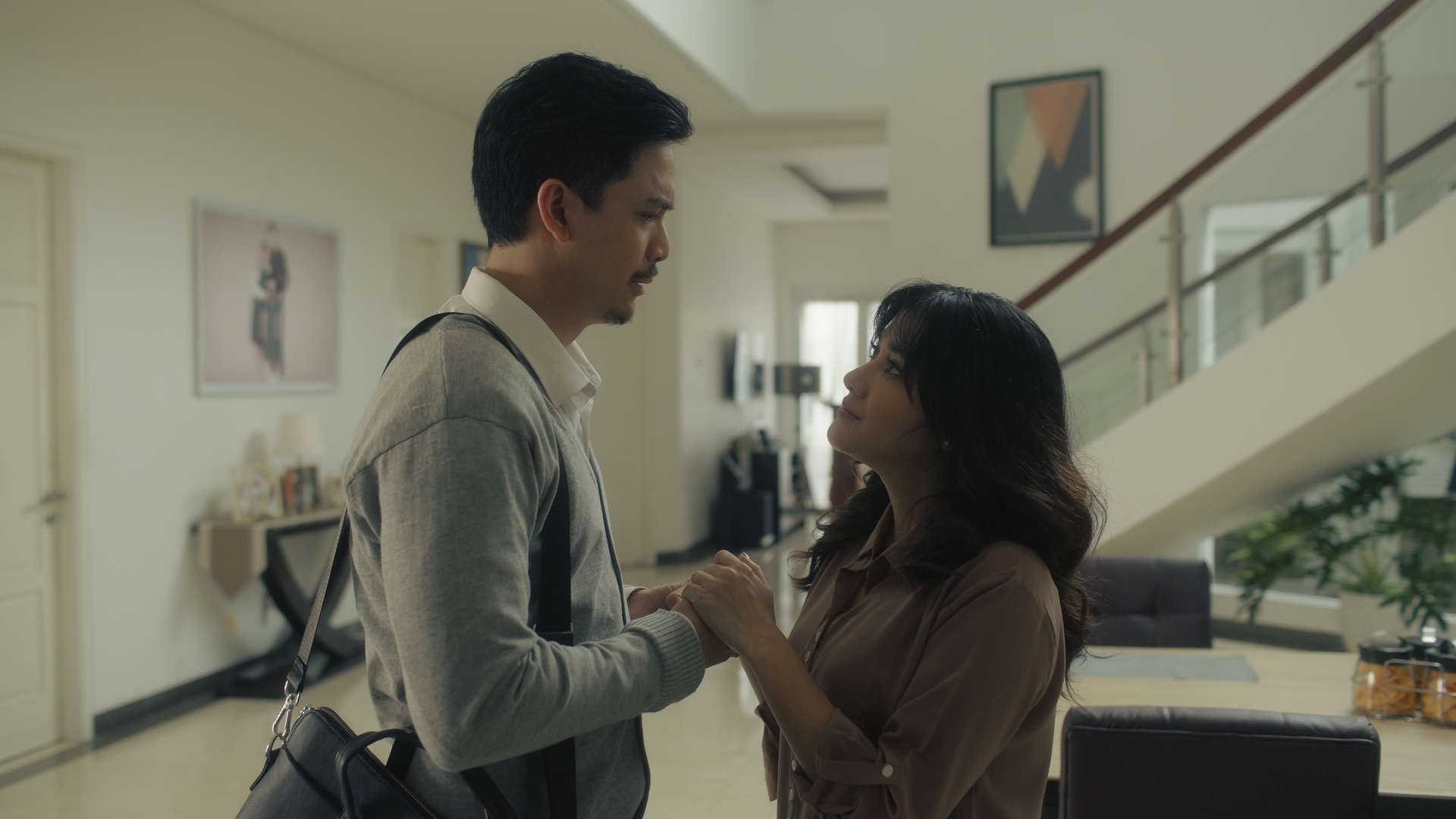 Sinopsis dan Link Nonton GRATIS di VISION+ Series Catatan Hati Seorang Istri Eps 1 - Blog Visionplus